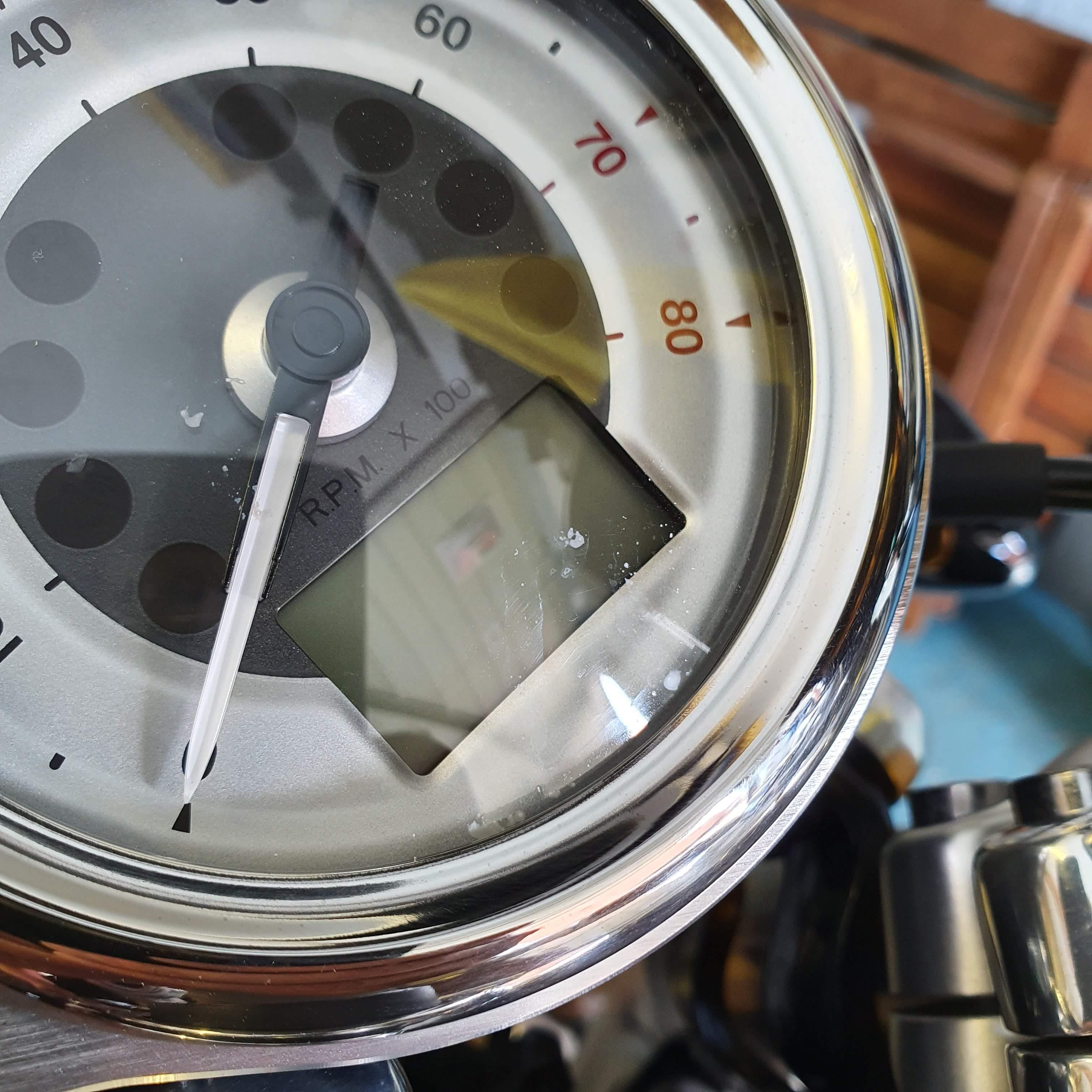 2017 Thruxton Gauges - Water Ingress | The Triumph Forum